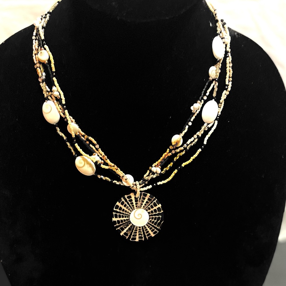 Vintage Triple Strand Sea Shells Necklace, Round Face… - Gem